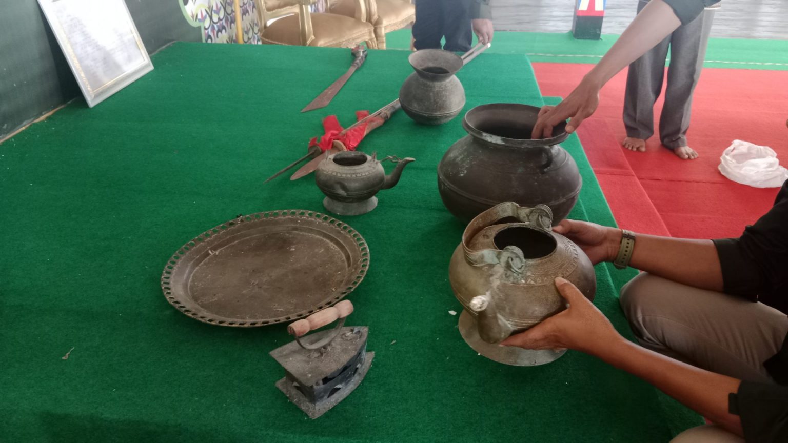 TACB Bombana Mengidentifikasi Objek Dugaan Cagar Budaya di Rumah Adat ...